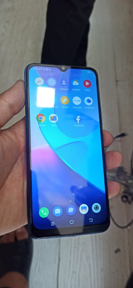 vivo y20 64 gb      .