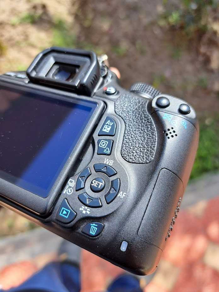 Canon 600d sotiladi, ideal xolatda yangidek
