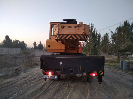Avtokran KamaZ 2009 yil sotiladi kelisholadi xolati alo narxi 40000