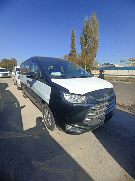 JAC M4 rifene 9kishilik B kategoriya Damasni okasi
