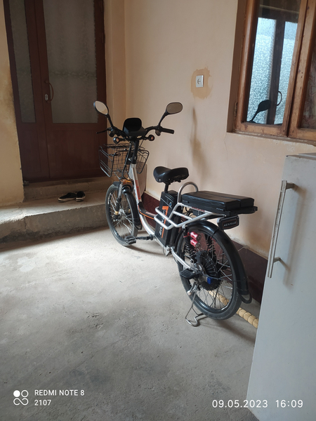 Elektroni sotiladi idial yangi yaxshi yuradi aybi yoq narxi kelishilad