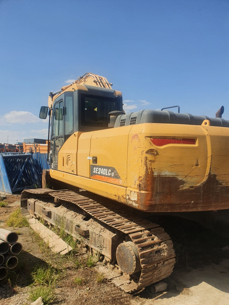 Ekskovator Shantui 240  
2019 yil