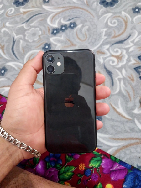 Iphone 11 sotiladi yoki abmen