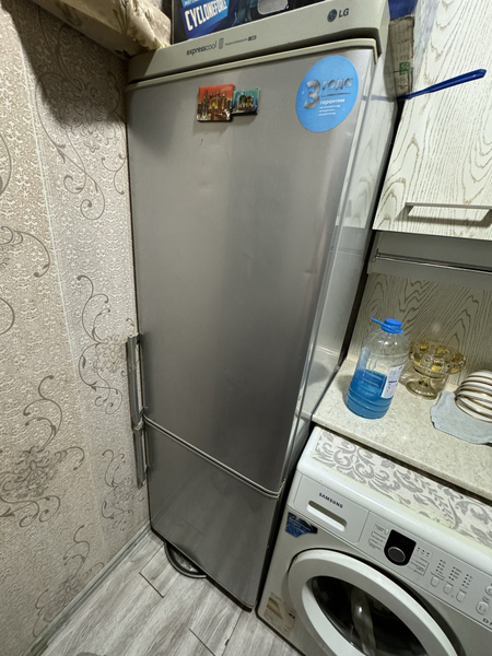 Xolodilnik sotiladi LG holati yaxwi 1 ta ustaga korsatvorish kere.