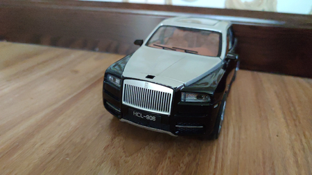 Продается игрушечный машина Rolls Royce