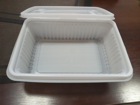 Bir marotaba ishlatiladigan taomlar uchun plastmassa idish