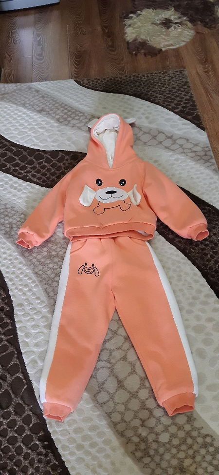 Продам костюмчик на девочку.