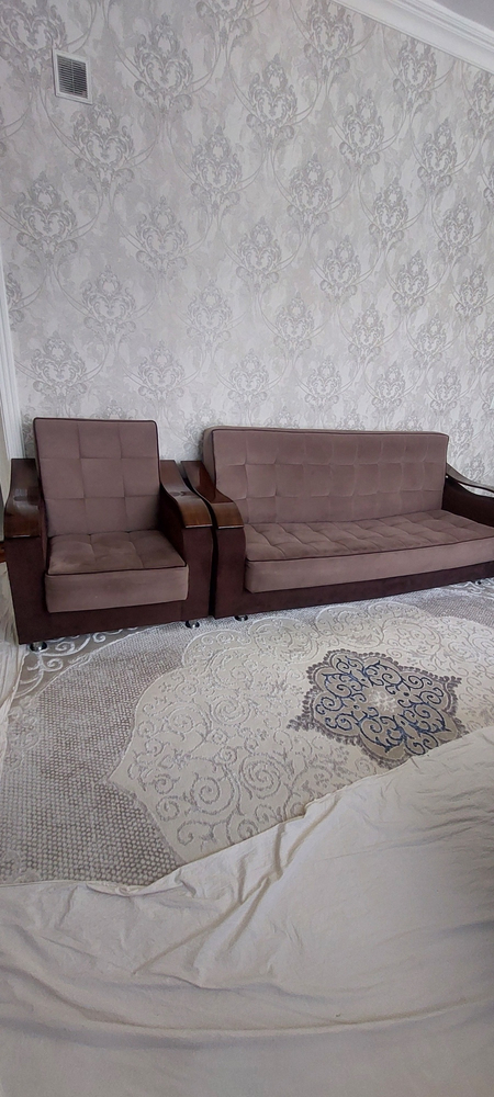 Продаётся мягкая мебель. Диван два кресло и стол. В хорошем состояние