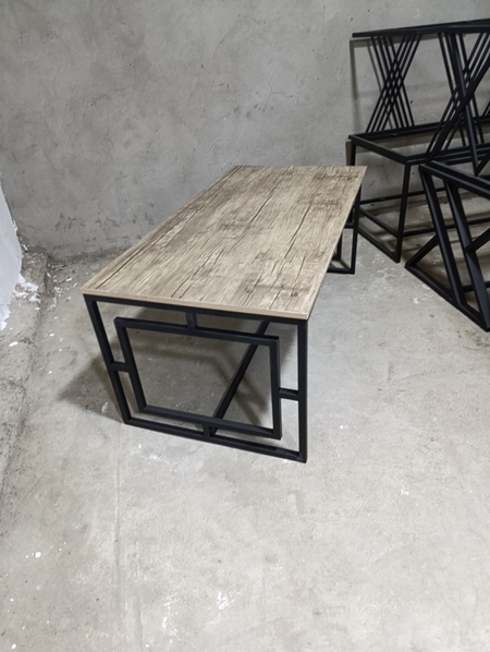 Jurnalniy stolik loft