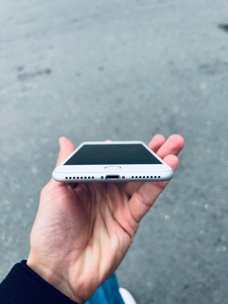 Apple 8+ sotladi