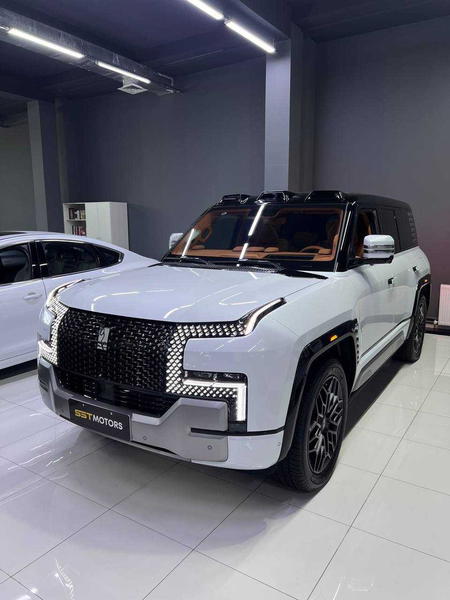 BYD Yangwang U8 Hybrid 2024