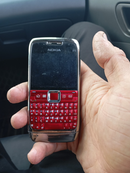 Nokia e71 srochna sotiladi