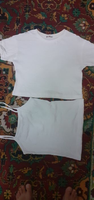 Хар хил б/у кийимлар сотилади.