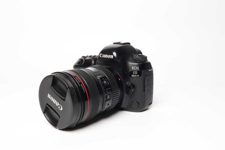 Фотоаппарат Canon 5D Mark 4