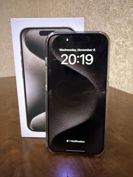 iPhone 15 Pro 256 ГБ, Natural Titanium — Отличное Состояние!