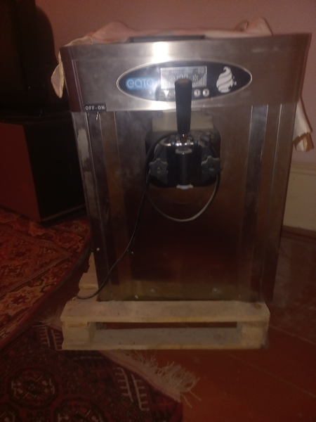 Frezer sotiladi 1000$
