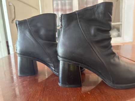 Продаётся Итальянская кожаная женская обувь Bata