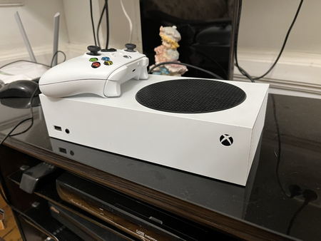 Xbox Series S в отличном состоянии