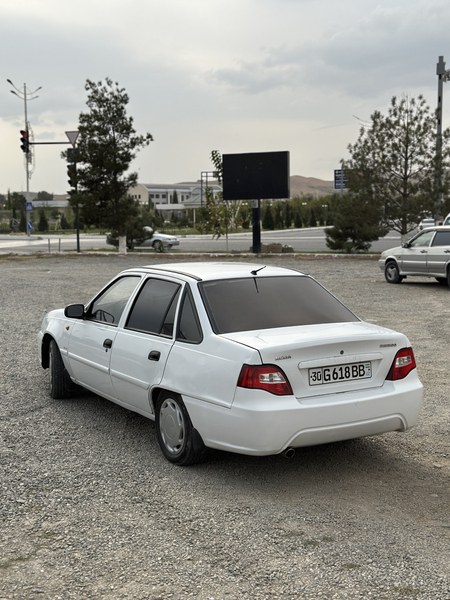 Nexia 2 2009 sotiladi