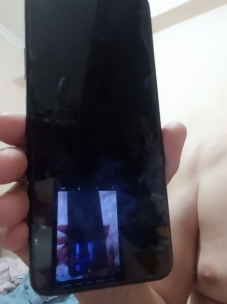 Продается телефон ZTE V 2020