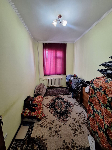 2-xonali 1-qavat \\nBazi jihozlari qoladi.\\n4-qavatli yangi g\\\'ishtli dom.