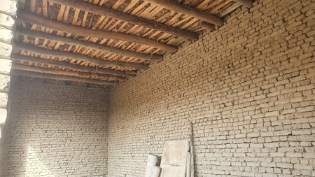 6 sotihli hovli sotiladi