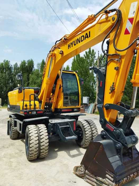 ekskavator nasiya savdoga beriladi