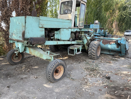 Е 303 сомоходний косилка