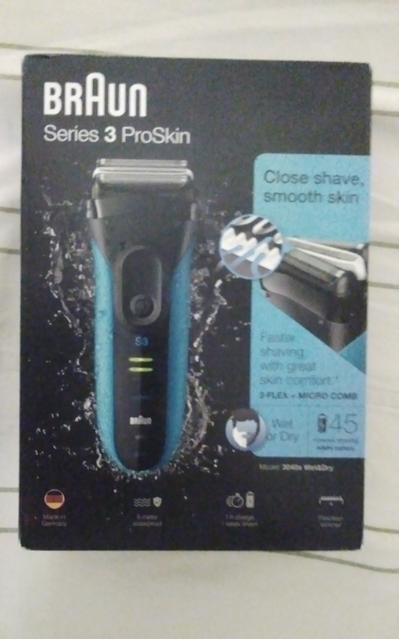Бритва фирмы  BRAUN , Series 3 ProSkin. Германия.