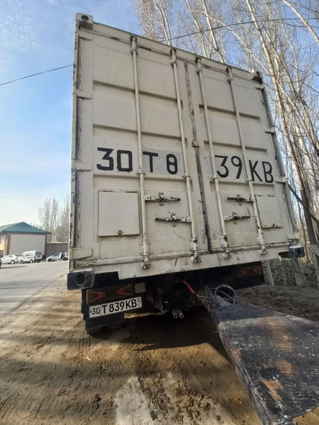 Moshina sotiladi xolati alo yurip turgan moshina
