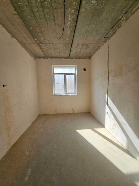 3 xonali 70m² 4-qavat sotiladi.