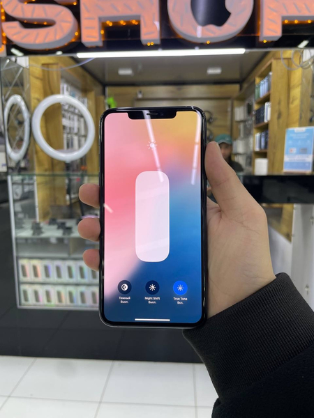 Iphone 11 pro.           .