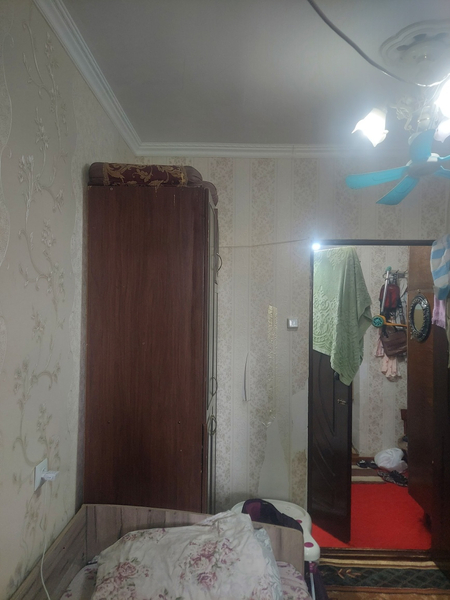 Продаю Яшнабадский р-он малосемейка 1-ком 3-этаж 4-этажном Доме