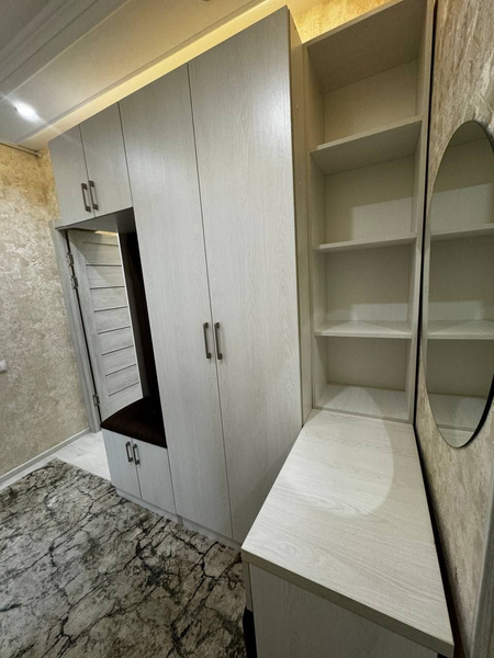 Pod Ofis 1 linya 2 xona Evro Remont Mebel texnikalari qoladi Qorasuv 1