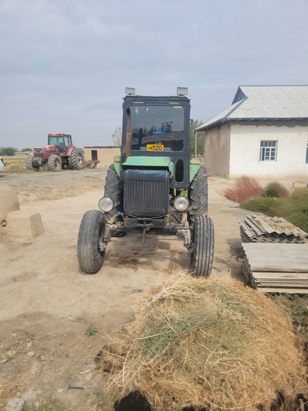 Трактир80.10 сотилади