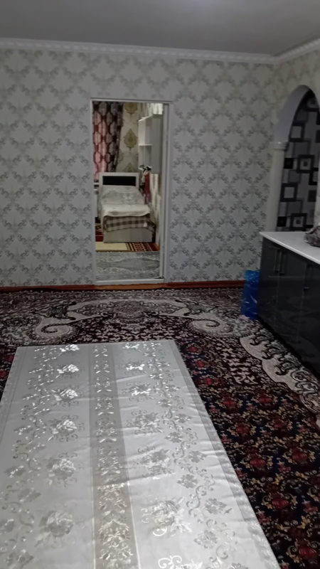 Uy sotiladi 2 qavat 2 xonali yevro remont  gaz sver suv bor