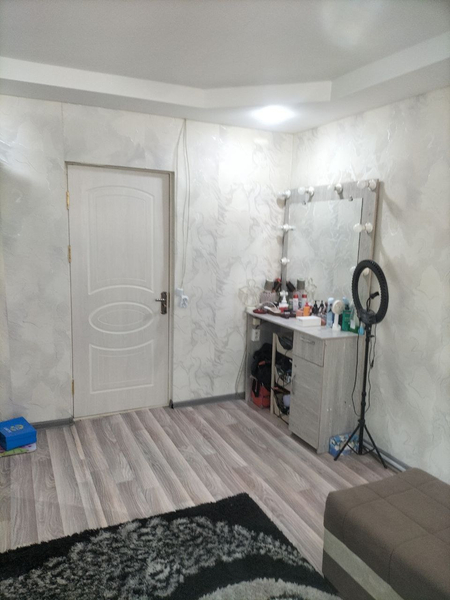 Продам квартиру 2 комнатную+ пристройка 1 комната. Своя без маклера.