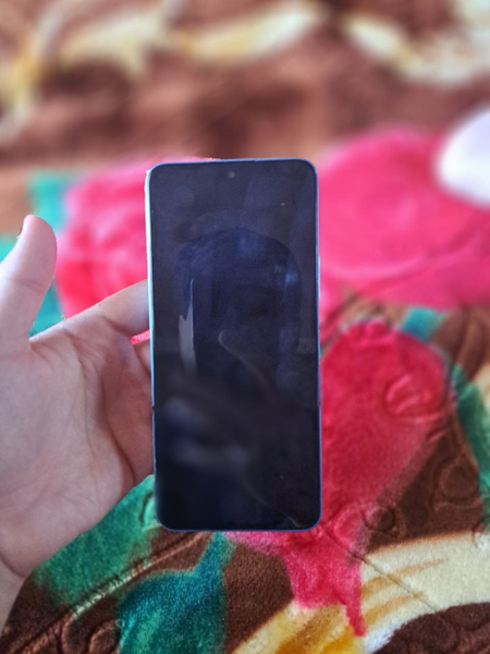 Honor x8a  srochna sotiladi