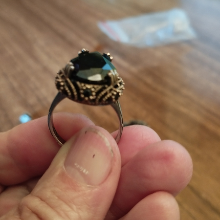 Комплект из серебра,состоит из 4-х веще,очень красивый и тяжелый
