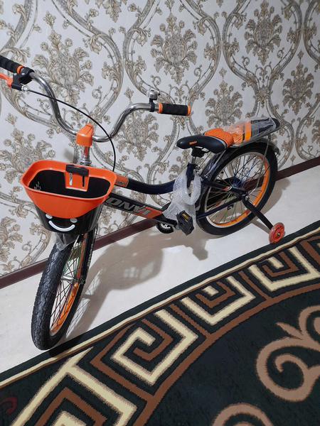 Velosiped yangi sotiladi