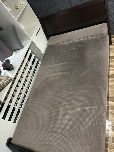 Продается б/у кровать 150х220