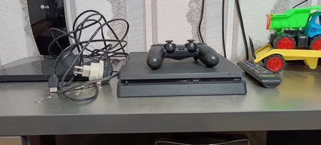 Продается Sony PlayStation 4 Slim 1 ТБ