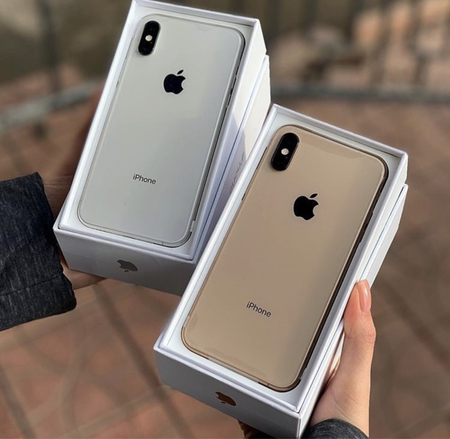 iPhone XS • Yengi Upakofka