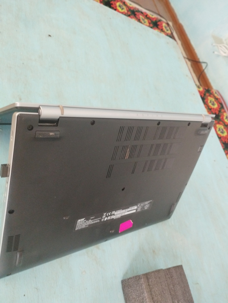 Acer noutbook sotiladi!