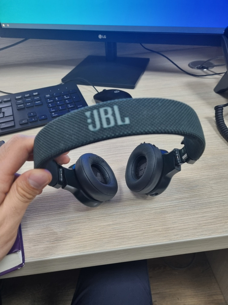 JBL LIVE 400BT наушники