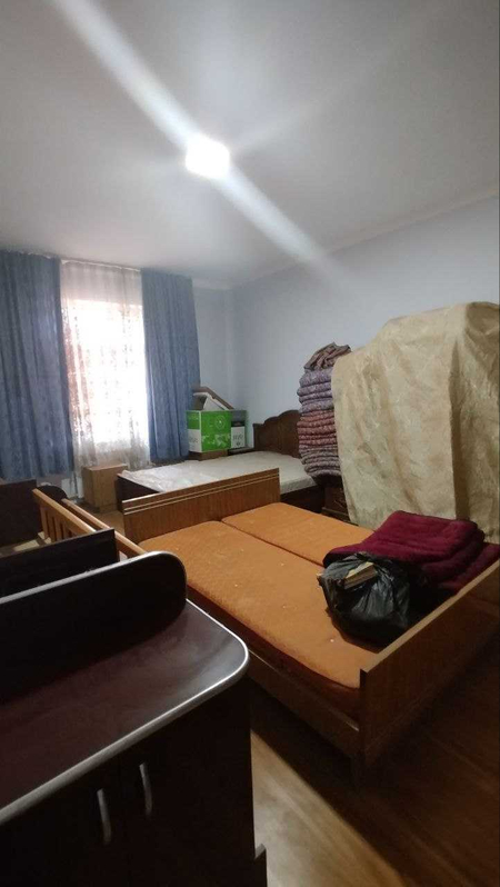 Farg\\\'ona sh. Frunziskiy 4  maktab 4 xonali kvartira sotiladi.