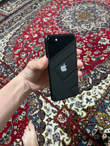 Iphone SE sotiladi