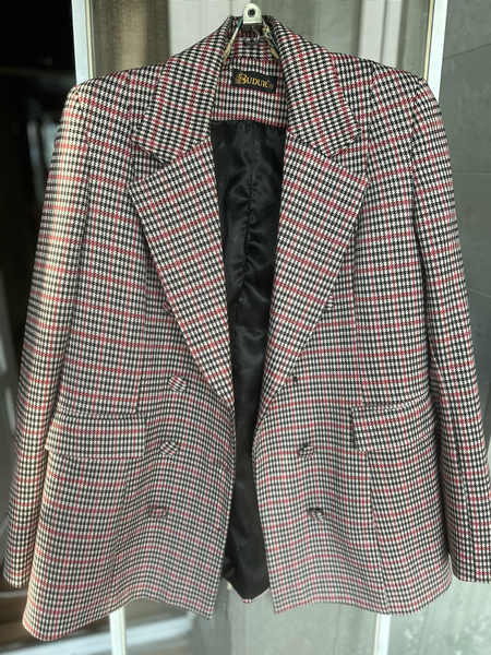 Продам пиджак с подкладом 48-50
