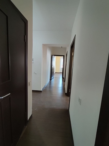 ! Sergeli 3 A 3 xona srochno sotiladi 7 etaj