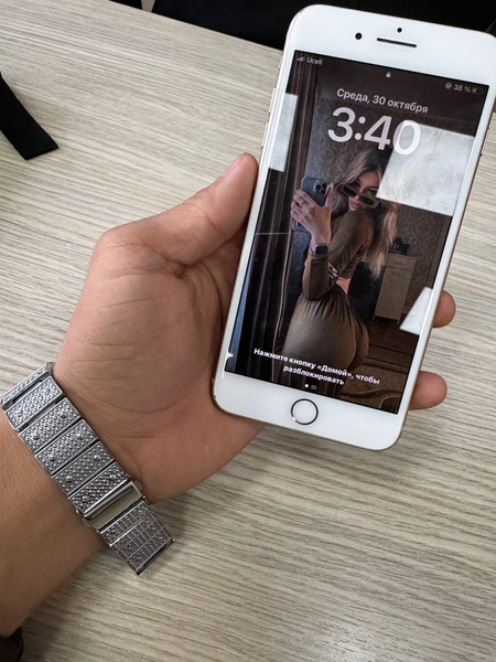 IPhone 8 plus 64 talik